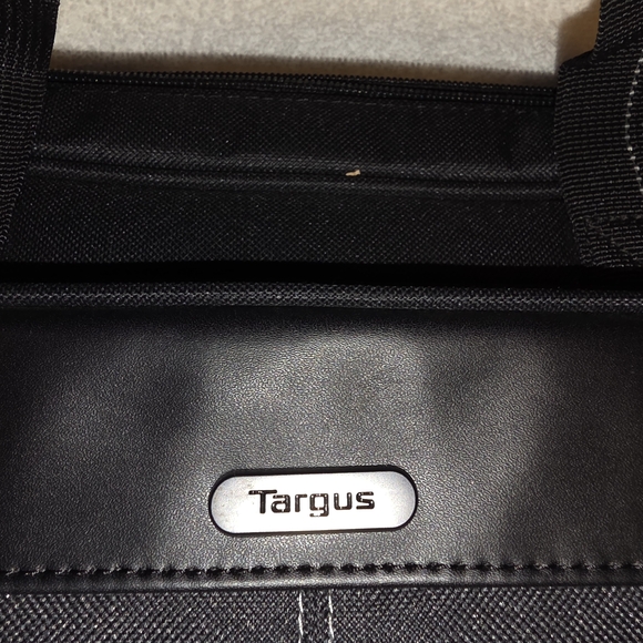 Targus | Other | Targus Classic Slim Laptop Bag Ergonomic Briefcase And ...